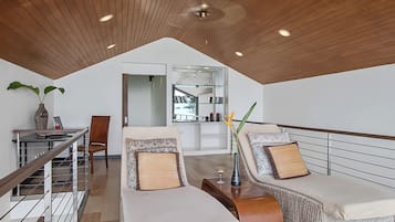 Villa, 4 quartos | Sala de estar | TV de ecrã plano, leitor de DVD, base para iPod