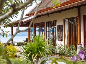 5 quartos, secretária, cortinas/cortinados opacos