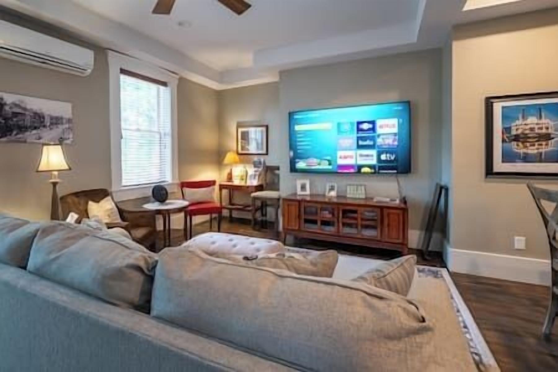 #209 Kings, River View, Deck, Bicentennial Park - Indiana