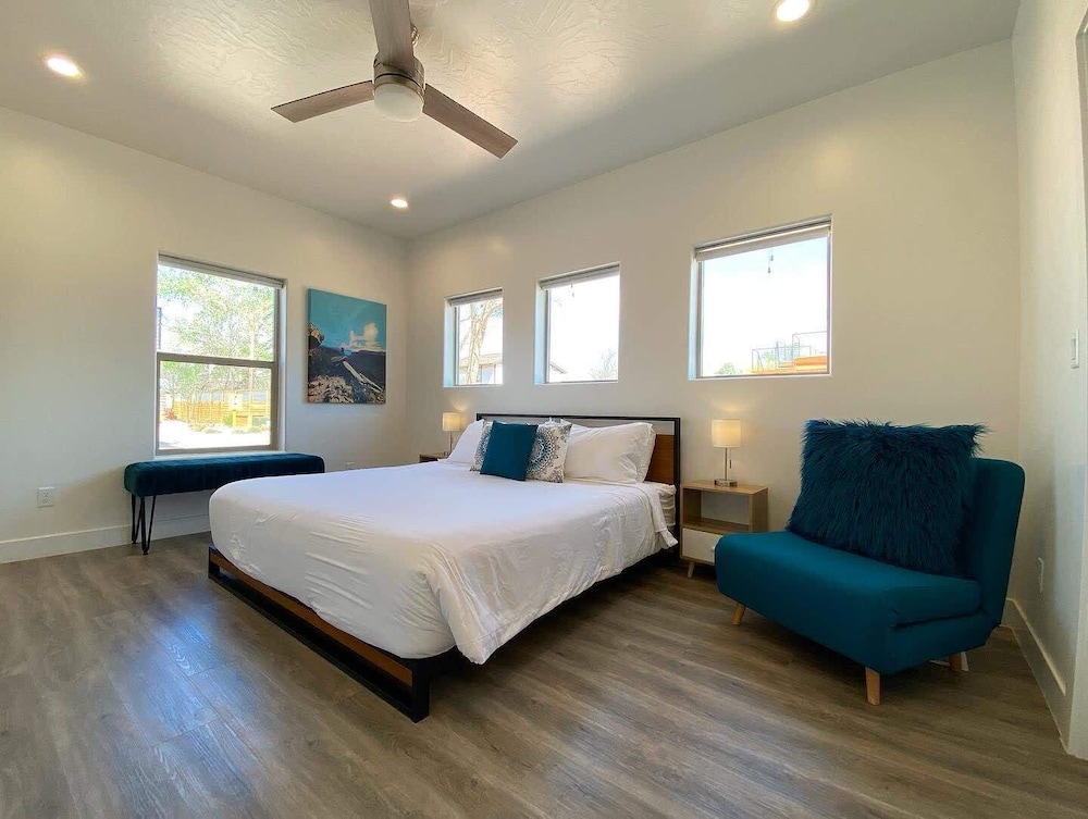 Swim & Stargaze In Kanab! Timber + Tin H 2br 2ba, Resort Pool & Hot Tub - Kanab, UT