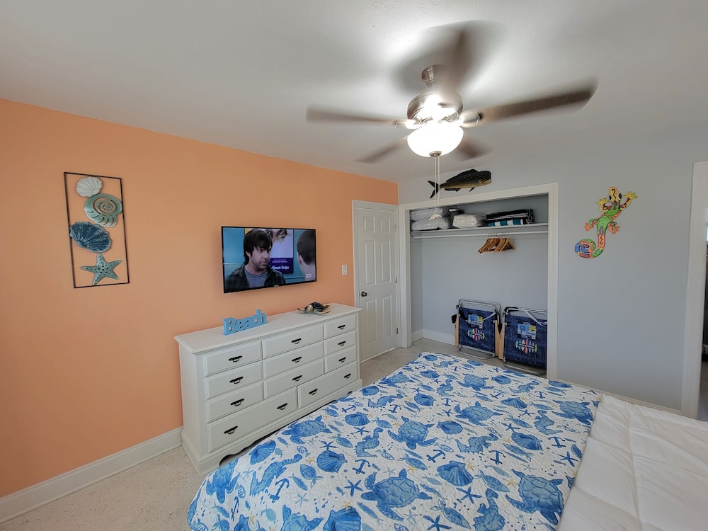 Best Location In The Cape! Starfish Stays Unit #1 - Florida