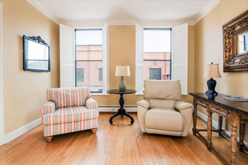 Historic Downtown Manistee Apartment - Manistee, MI