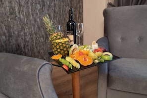 Minibar, cofre no quarto, Wi-fi grátis, roupa de cama fornecida