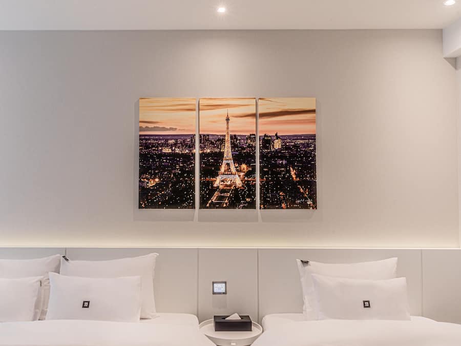 Quarto Twin Deluxe | Roupa de alta qualidade, edredões de penas