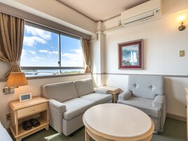 Quarto luxo, para não fumantes | Ferros/tábuas de passar roupa, Wi-Fi de cortesia, roupa de cama