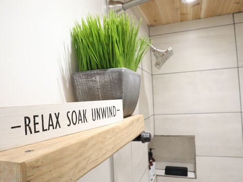Modern Mid-town Apartment - Coeur d'Alene, ID