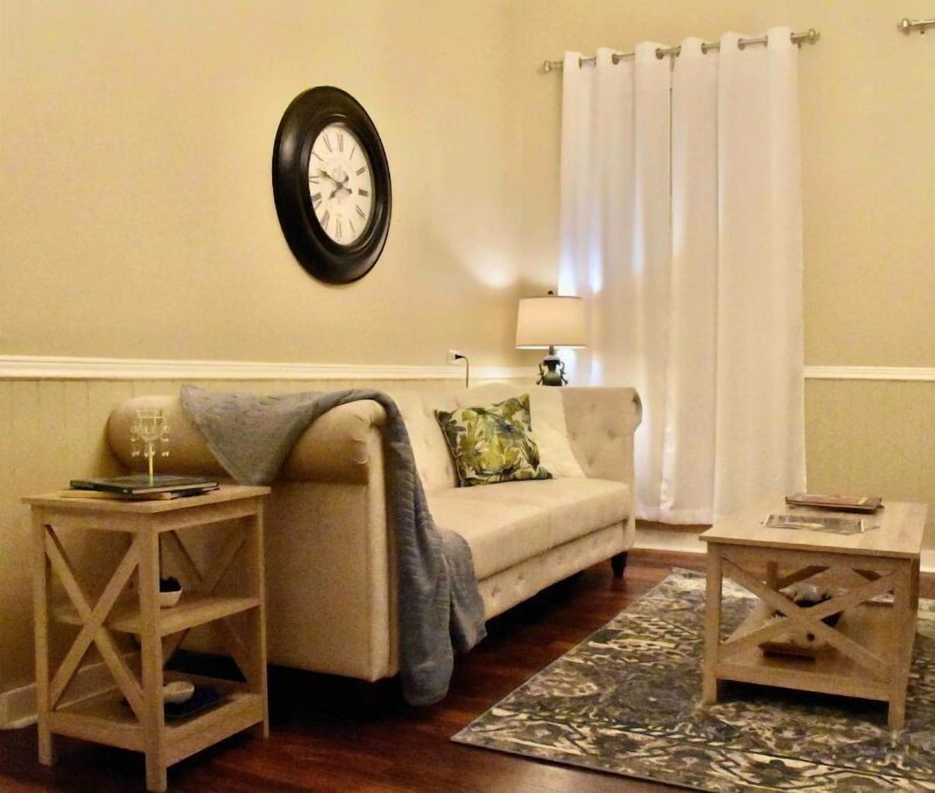 Luxury Victorian King Bed Home: No Cleaning Fee - Louisiana