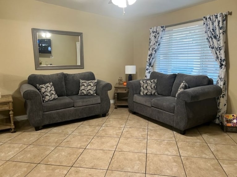 Nice 3 Bedroom's House Owner Occ And 2 Bathroom With Fast Wi-fi, Full Kitchen - Las Vegas, NV