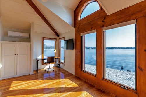 Waterfront Views – Bayside Breeze - San Diego, CA