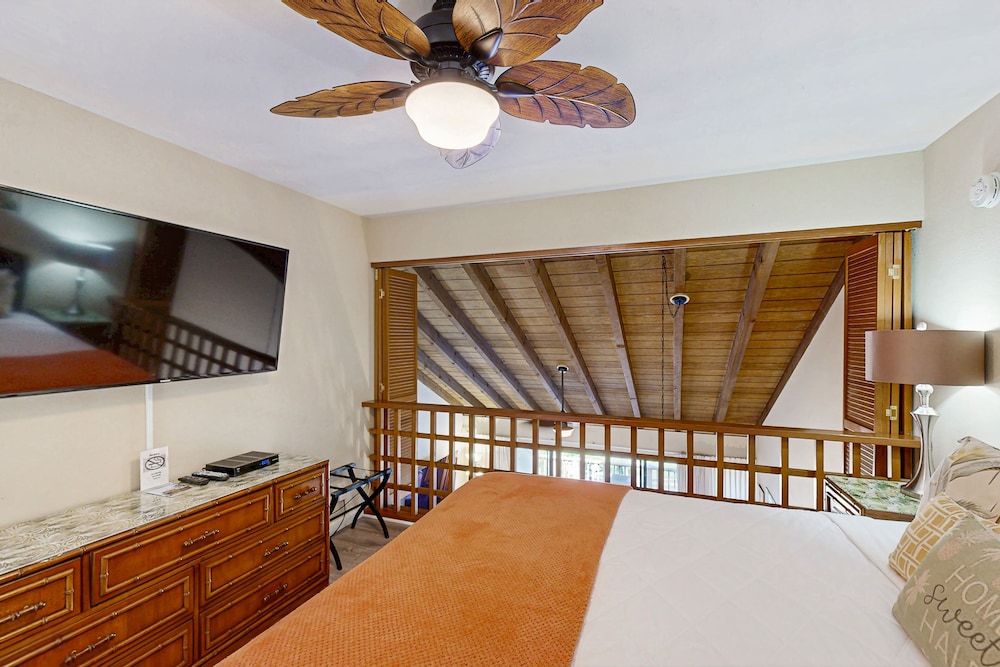 Ocean-view Top-floor Condo With Pool, Hot Tub, Ac - Easy Walk To Beaches - Maui, HI
