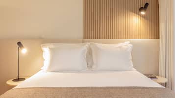 Apartamento de 1 Quarto com Varanda - Terceiro Andar | 1 quarto, com decoração personalizada, com mobília individualizada