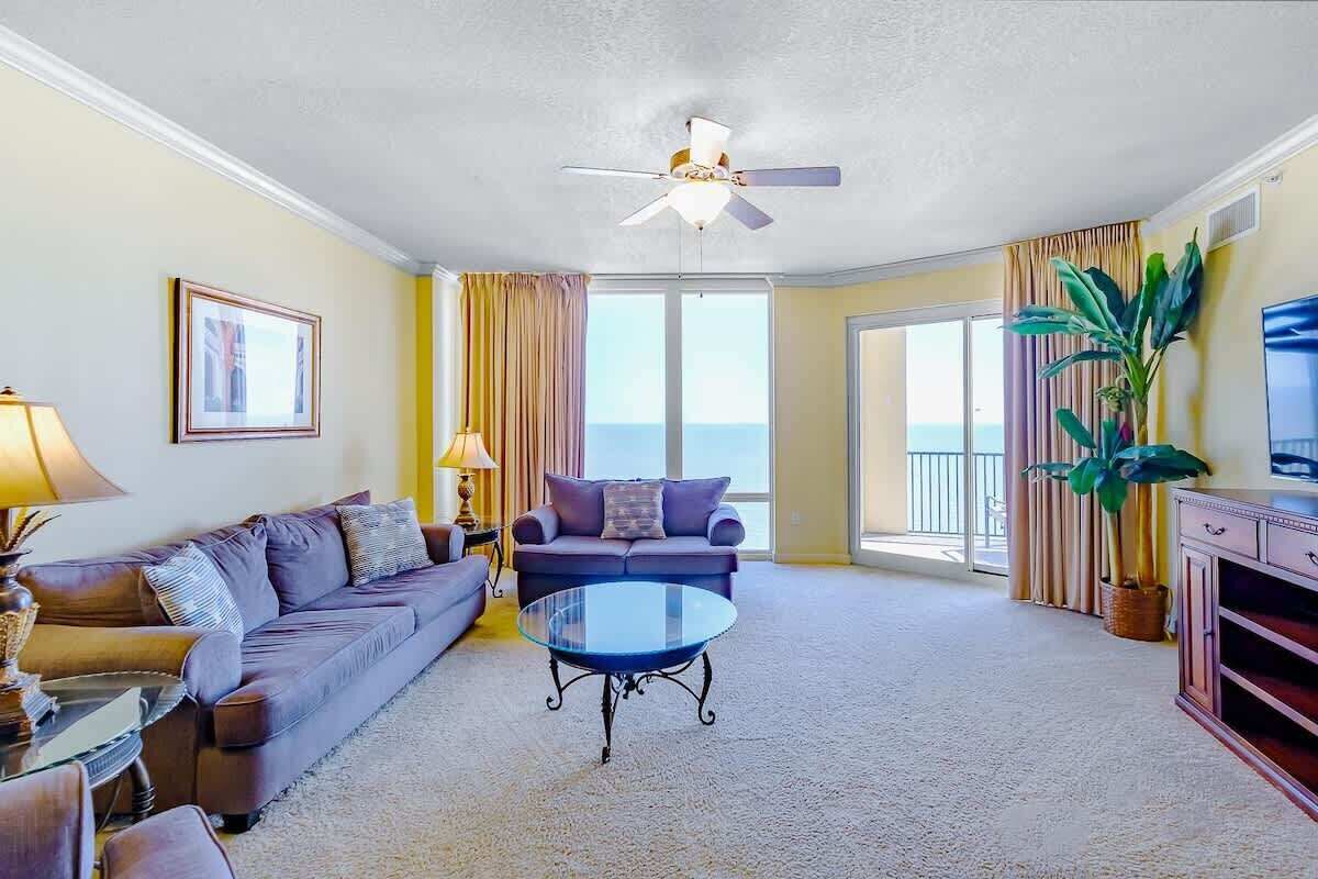 Beautiful 3 Bedroom / 3 Bathroom Condo Overlooking - Gulfport, MS