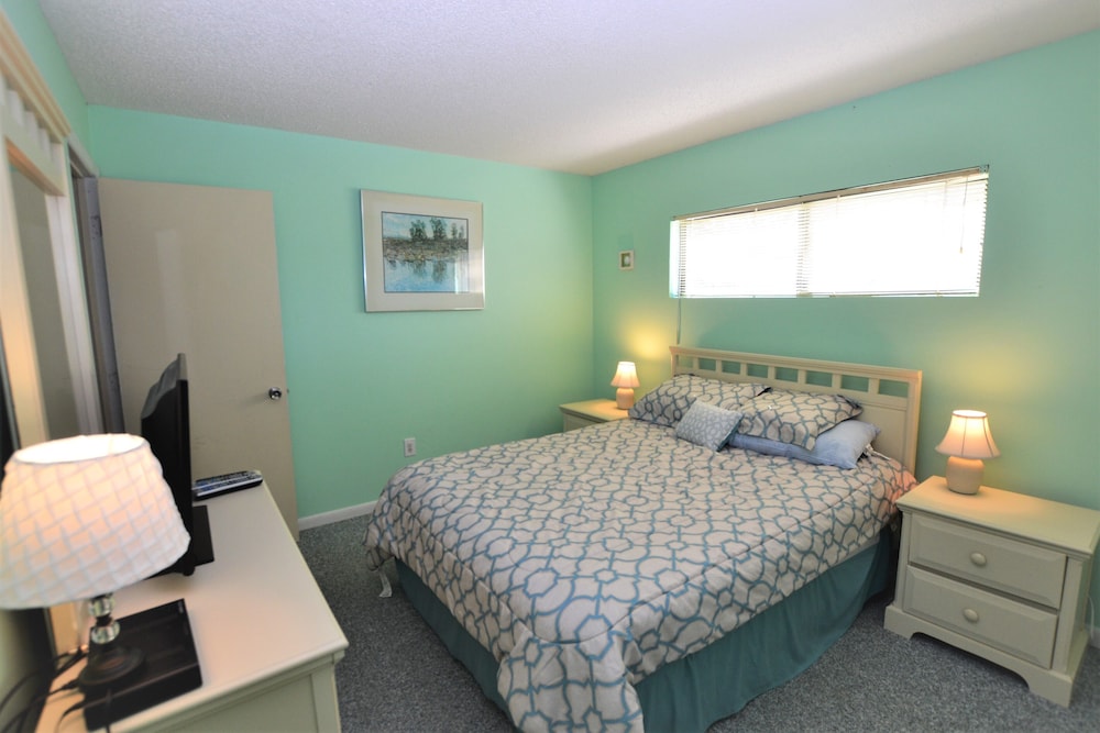 Wonderful 2nd Floor Condo In Colony By The Sea - Duck, NC