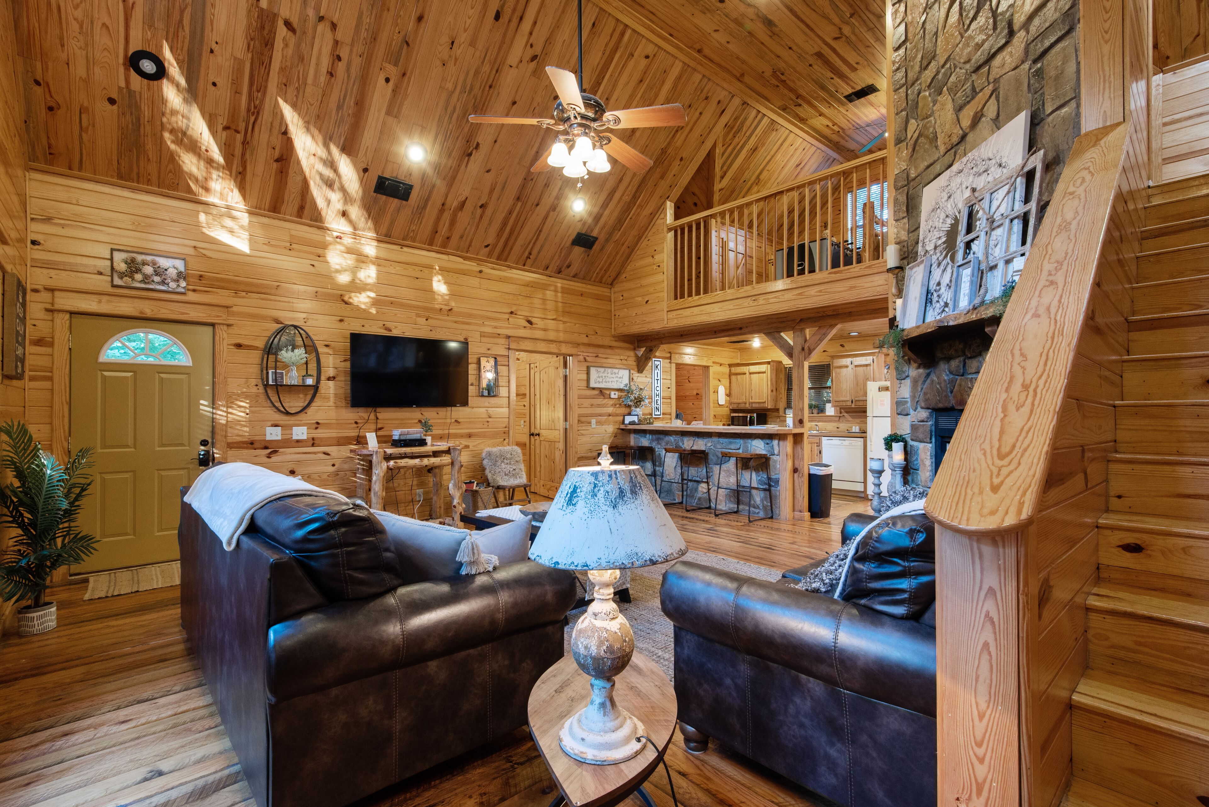 Big Timber: Sleeps 6, Hot Tub, Wifi, Pet Friendly, Forest View - Oklahoma