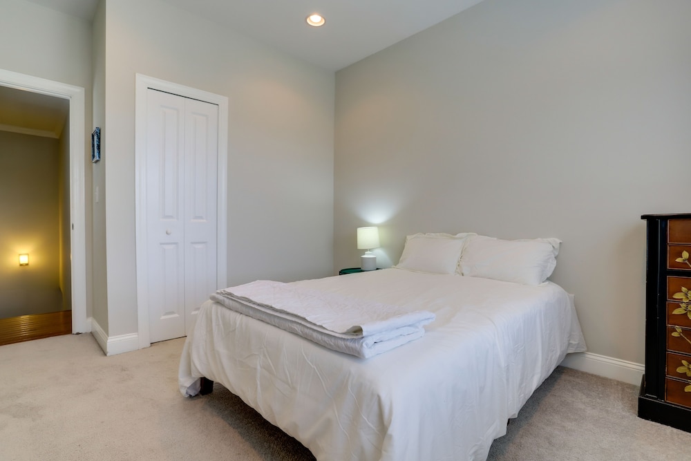 Deanwood Townhome Oasis - Washington, D.C.