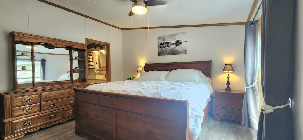 *Escape To Your Own Luxury Lakeside Oasis On Torch Lake - The Perfect Getaway* - Míchigan