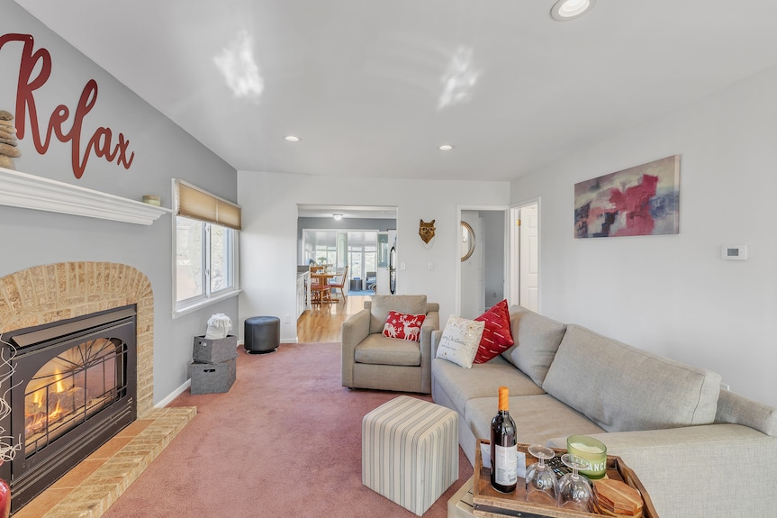 Clever Fox Is On Big Lake Waterfront To Enjoy! - Michigan