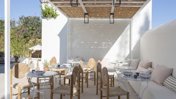 Café da manhã (EUR 20 por pessoa)