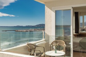Quarto premier, sacada, vista para o mar | Roupas de cama antialérgicas, cofres nos quartos, Wi-Fi de cortesia