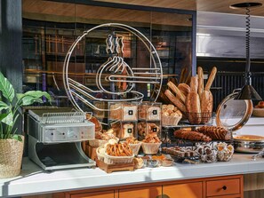 Café da manhã com buffet diário (AUD 39 por pessoa)