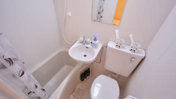 Apartamento, não fumadores | Casa de banho | Uma combinação polibã/banheira, artigos de higiene pessoal grátis