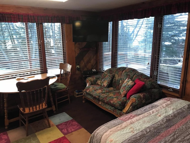 Moose Twin Cabins. - Homer, AK