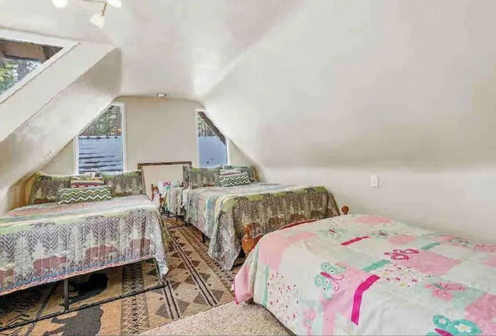 Cozy Cabin <5 Miles Away From Ski Resort, 1 Mile Away From Convention Center - Big Bear, CA