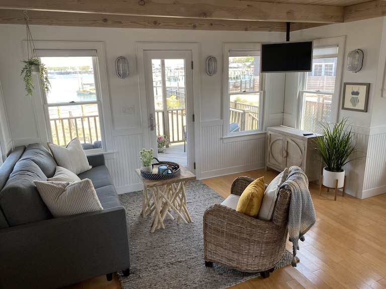 Waterfront Downtown Cottage W/ Beach - Martha's Vineyard, MA