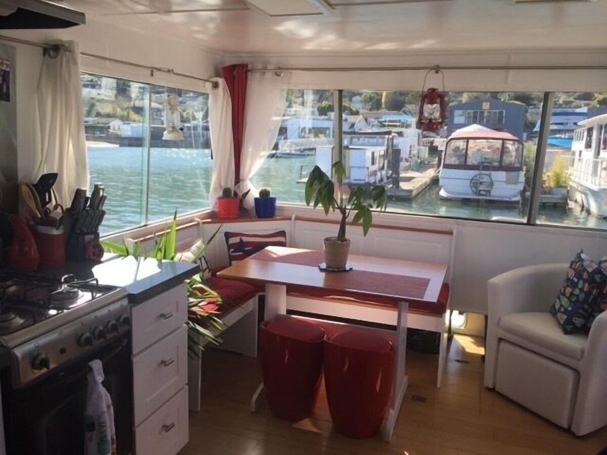 Cute houseboat, amazing location Reviews, Deals & Photos 2023 - Expedia