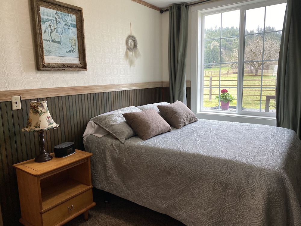 Beautifully Decorated Cottage On 30 Acre Ranch, Accommodations For Horses Extra - Springfield, OR