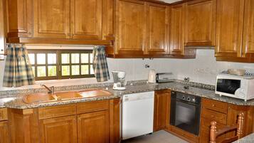 Casa | Cozinha privada | Micro-ondas, cooktop, cafeteira/chaleira