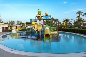 Piscina interior, piscina exterior 