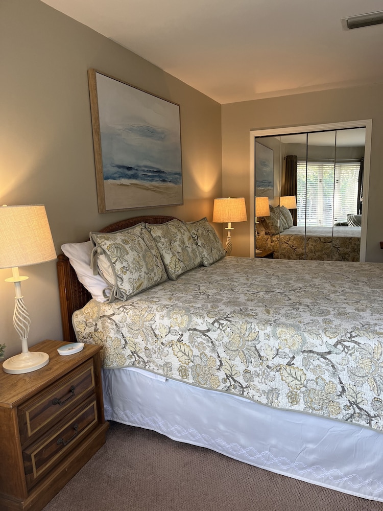 1 Bedroom Villa With Private Screened In Porch And Short Walk To The Beach! - Kiawah Island, SC
