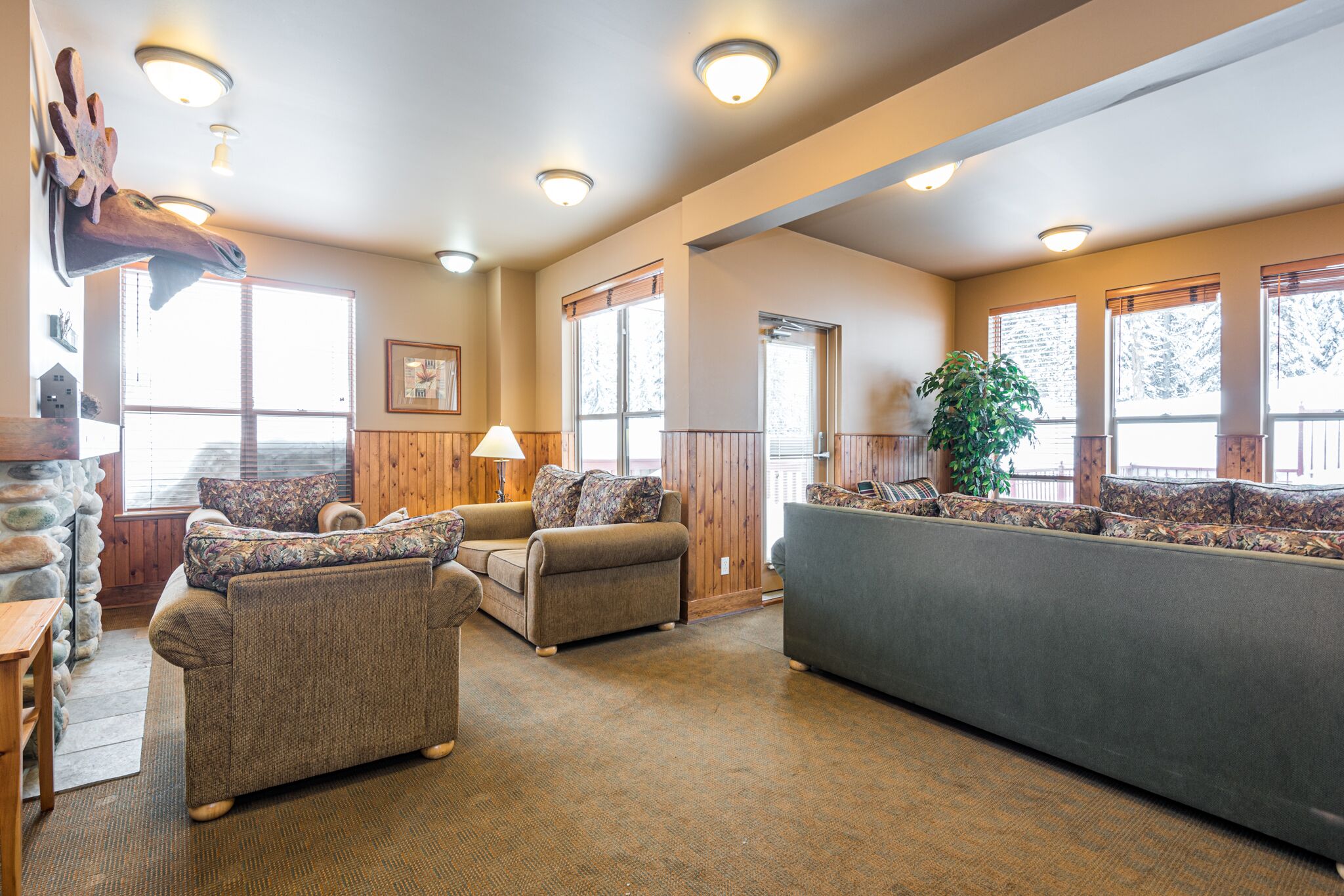 Cozy Large Corner Condo In Creekside W/ Balcony, Bbq, Dog-friendly! - Armstrong