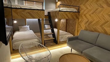 Quarto quádruplo conforto, para não fumantes | Wi-Fi de cortesia, roupa de cama