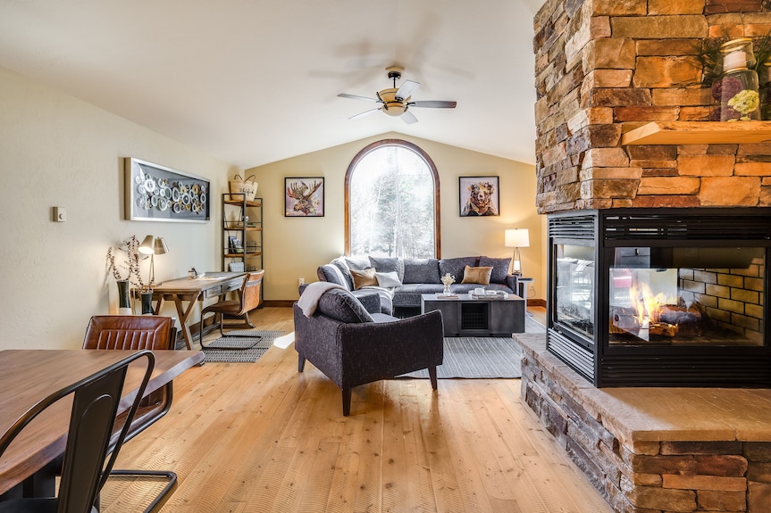 Lake Views, Perfect Proximity Between Town And The Ski Hill ! Immaculately Furnished - Whitefish, MT