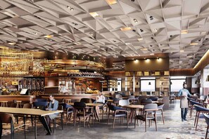 8 restaurantes: servem pequenos-almoços, almoços e jantares
