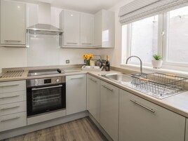 Casa de Campo | Cozinha privada | Um frigorífico, um micro-ondas, uma máquina de lavar louça 