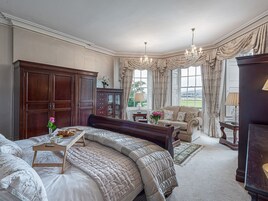 5 quartos, com decoração personalizada, com mobília individualizada 