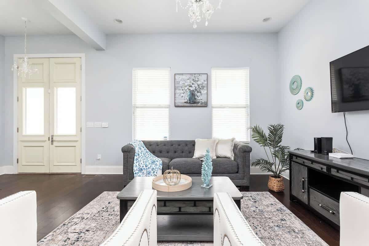 Stylish Group Getaway Near Lucas Oil Stadium! - Garfield Park Indianapolis