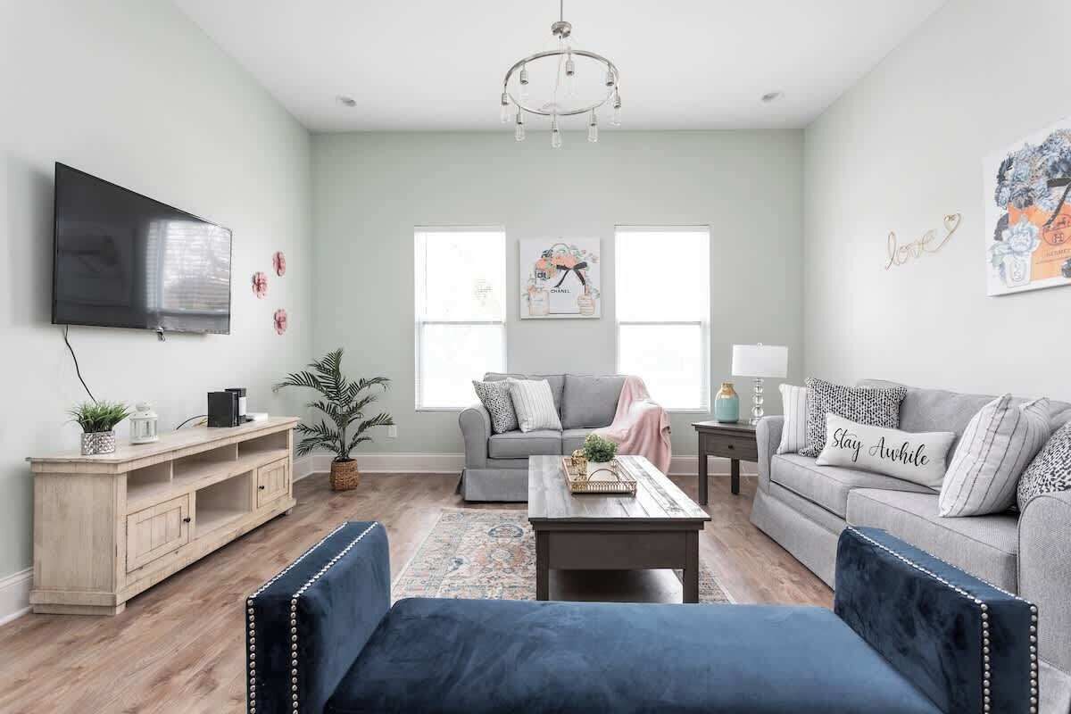 Stylish Group Getaway Near Lucas Oil Stadium! - Indianapolis, IN