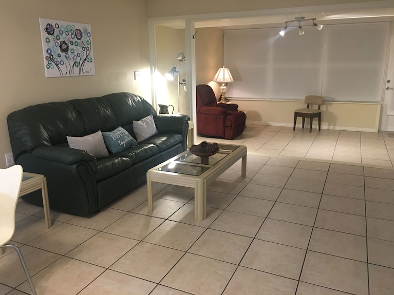 Historic Section Of Sebring Townhome - Dinner Lake, FL