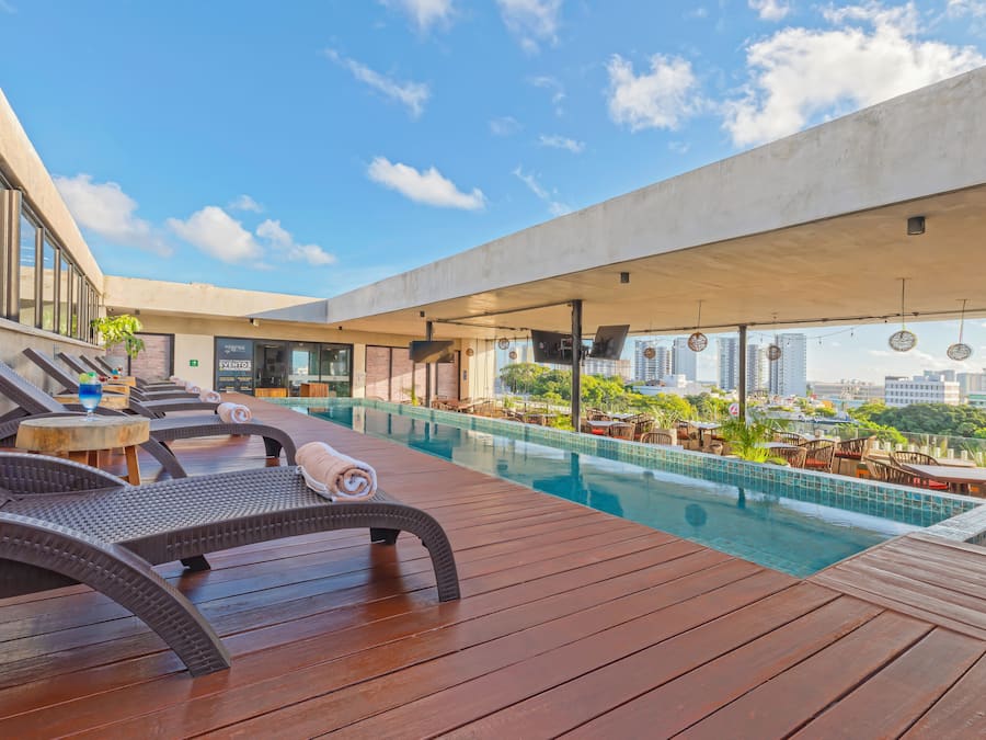 Piscina exterior, da(s) 8:00 à(s) 22:00, espreguiçadeiras