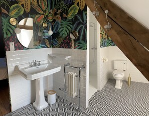 Quarto Duplo Comfort, casa de banho anexa, Vista para a cidade | Casa de banho