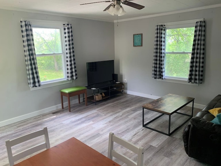 Cozy Serene Home Off 55 Queen Bed Smart Tvs Wi-fi - Missouri