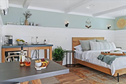 Vintage Avila Bungalow#1 - 1 Block From The Beach! - Avila Beach, CA