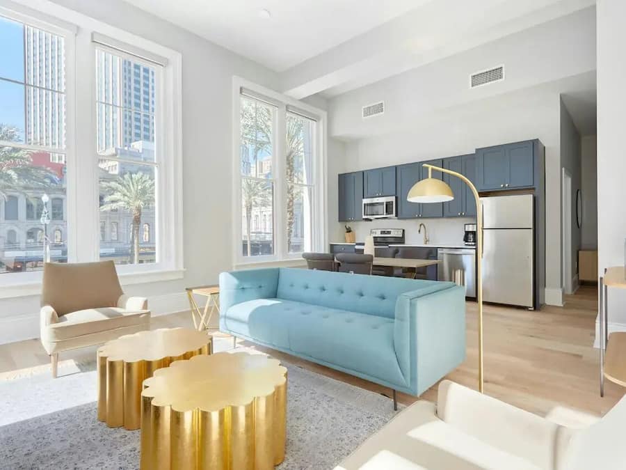 Superior Two-Bedroom Suite | Sala de estar | Smart TV de 42 polegadas com canais digitais
