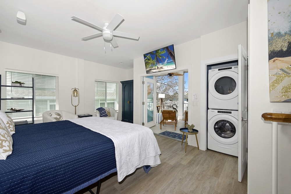 Bluewater Vista Is A Super Cool Mid Island Pool Home With Hot Tub - Fort Myers Beach, FL