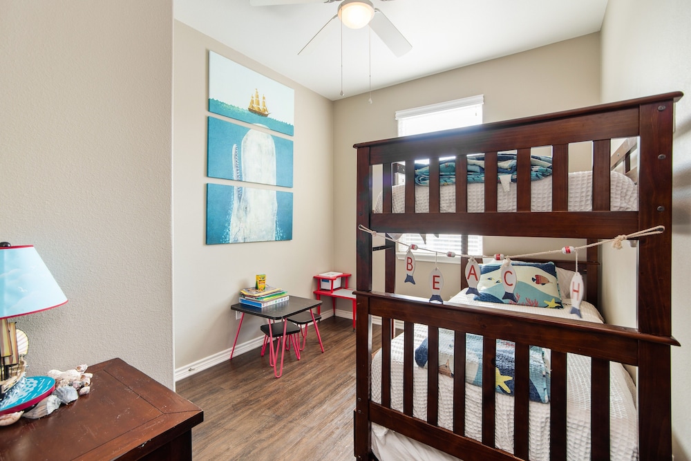 Ocean View, Steps From The Beach! - Corpus Christi, TX
