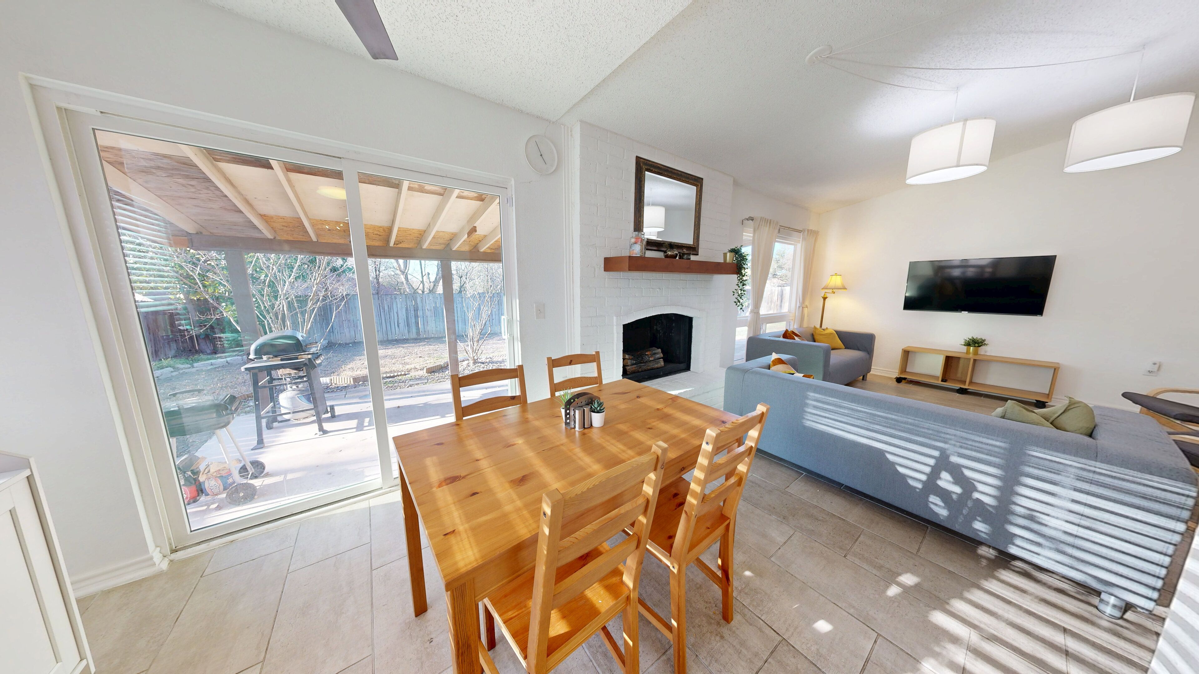 Cozy Family Home - San Antonio, TX